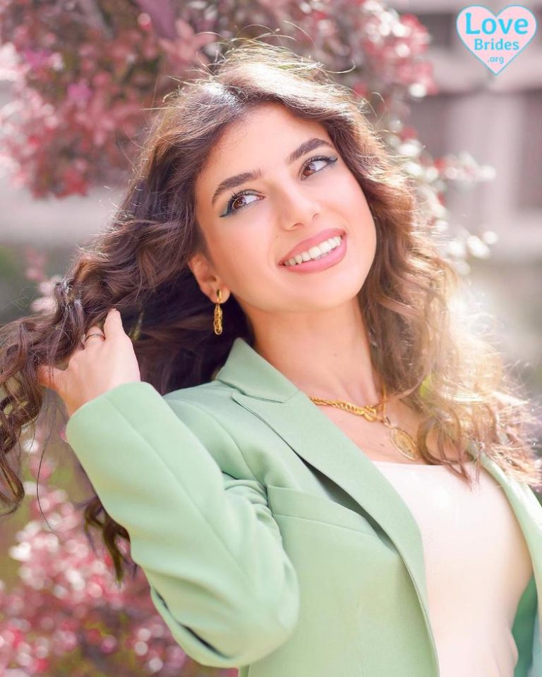 Syrian Brides: Where to Find Syrian Women for Marriage
